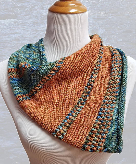 Ravelry: Criss Cross Cowl pattern by Jill Ramos