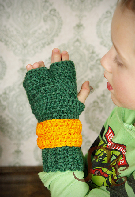 Ravelry: TMNT Fingerless Gloves pattern by Erin Shirley