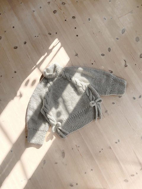 Ravelry: Augustins Cables No 4 pattern by Anne-Sophie Velling