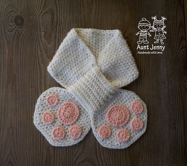 Ravelry: Pur-fect Paw Keyhole Scarf pattern by Jennifer Fretz