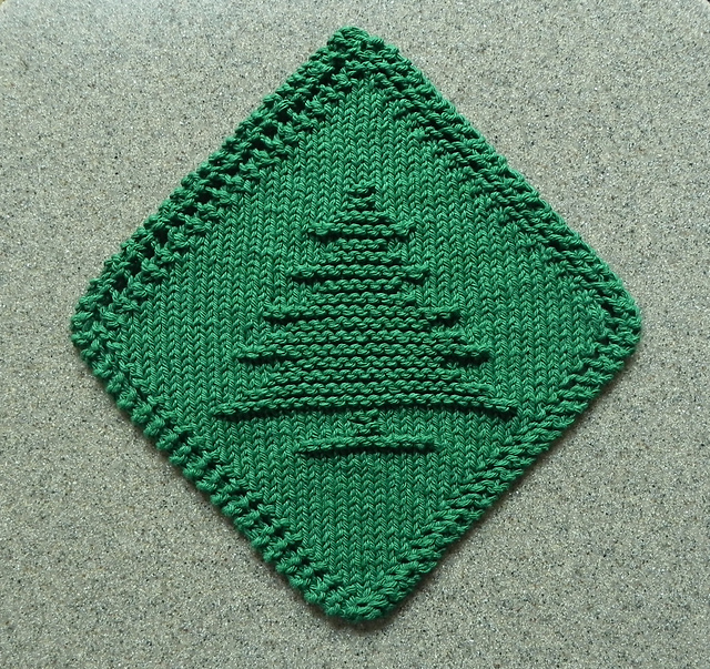 Ravelry: Diagonal Christmas Tree pattern by Aunt Susan