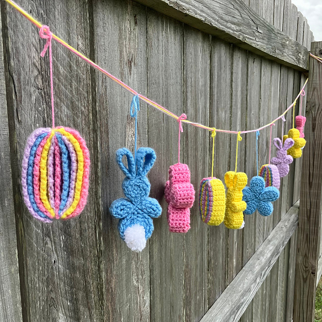 Ravelry: Quilled-Crochet Easter Garland pattern by Audrey Vacha
