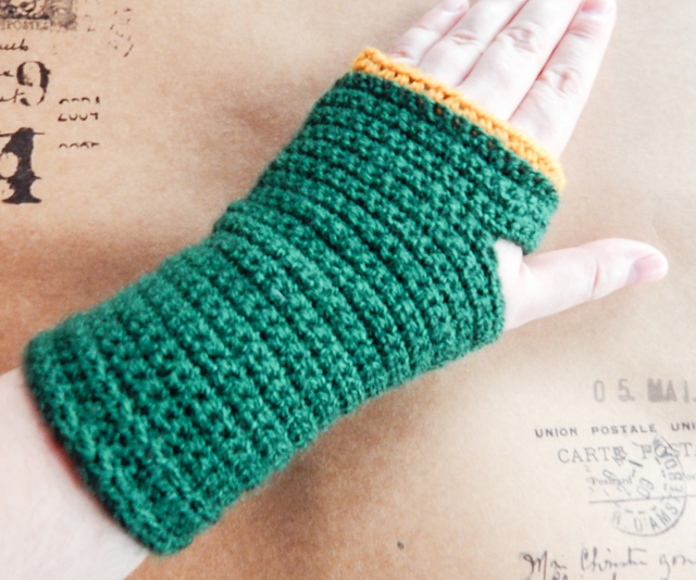 Ravelry: Ava Fingerless Mittens pattern by Sam Osmond