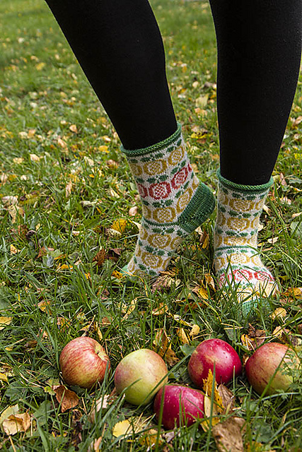 Ravelry: Ingrid Marie/Äppel Päppel pattern by Anna Bergman