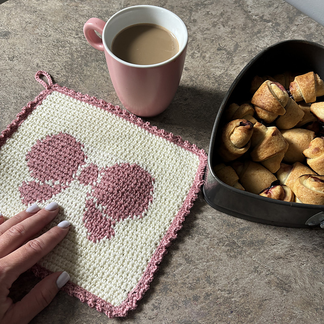 Ravelry: Blush Bow Potholder pattern by Axiom Crochet