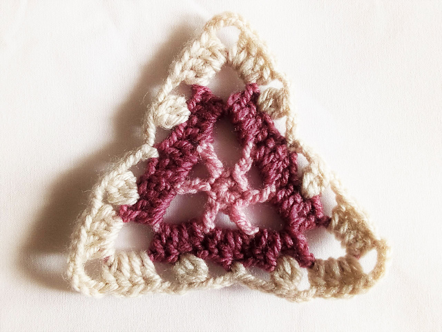 Ravelry: Triangle Genesis pattern by Ingrid José