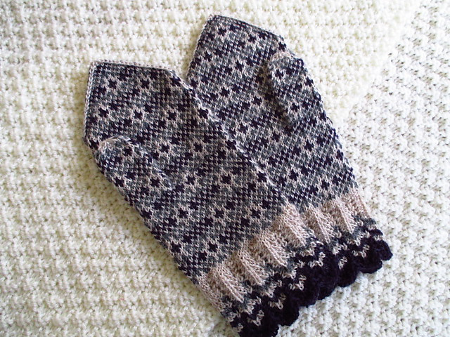 Ravelry: B. Nordic mittens pattern by Tomo Sugiyama (すぎやまとも)