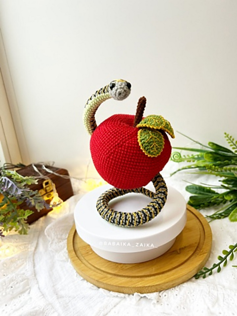 Ravelry: Forbidden Fruit pattern by Alexandra Razinkova