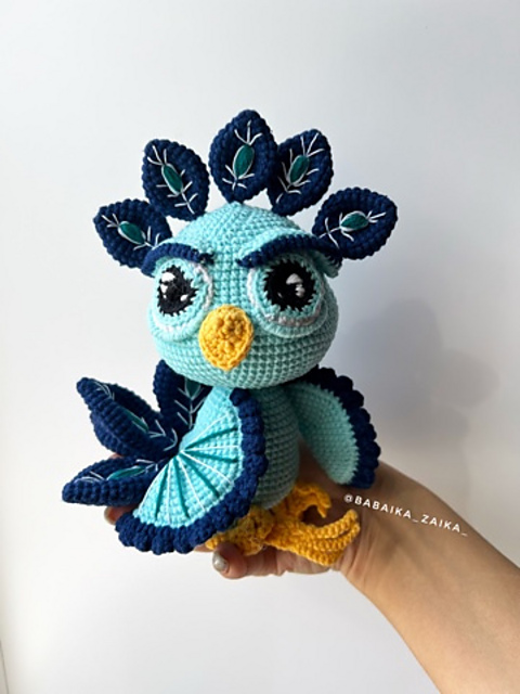 Ravelry: Peacock pattern by Alexandra Razinkova