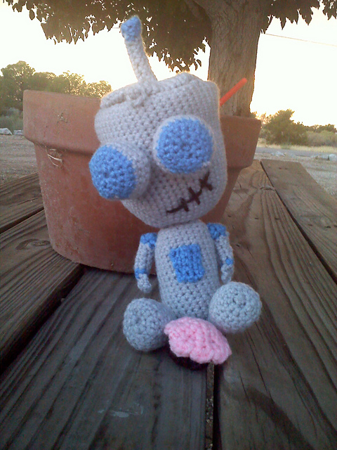 Ravelry: Gir with cupcake (invader zim) pattern by Tawana Edwards