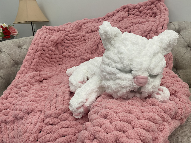 Ravelry: Sleeping Cat pattern by Larissa Koedyker