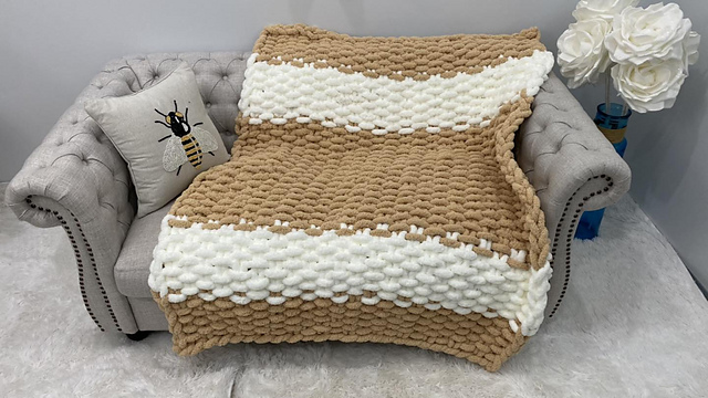Ravelry: Linen Stitch Chunky Blanket pattern by Larissa Koedyker