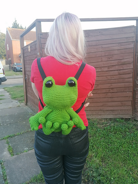 Ravelry: Froggy Backpack pattern by Bea McDonald