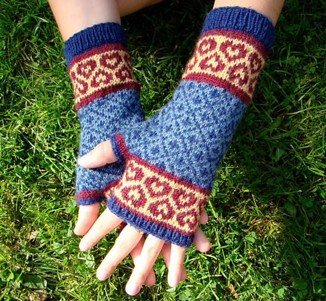 Ravelry: Heart Endpaper Mittens pattern by Sheena Knits Canada