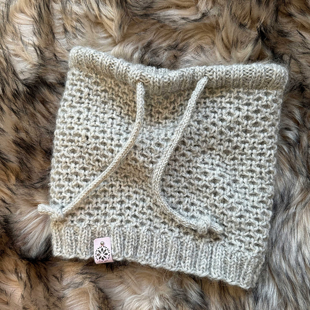 Ravelry: PoppiSilk Buff pattern by StrikkeBea