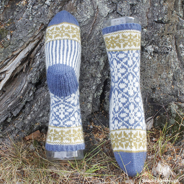 Ravelry: Skogsrose Sokker pattern by StrikkeBea
