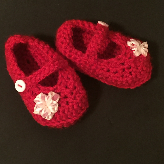 Ravelry: Lazy Daisy Girl's Shoes pattern by HappyBerry