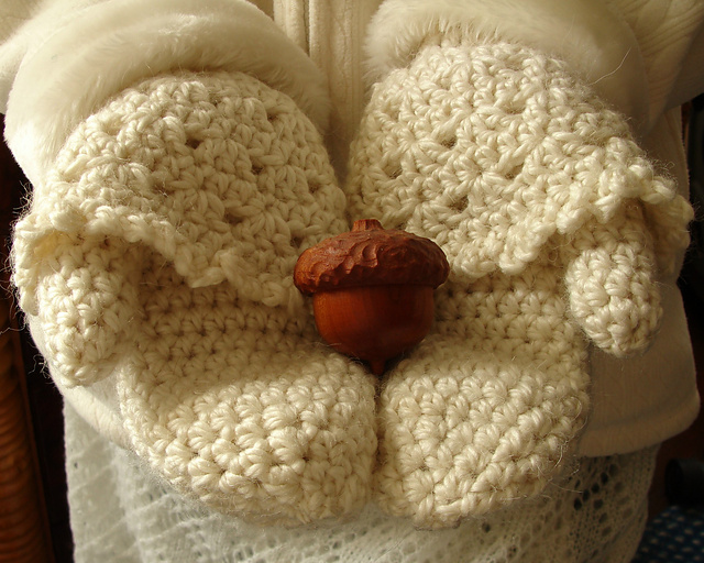 Ravelry: Winter's Eve Mittens pattern by Bella McBride