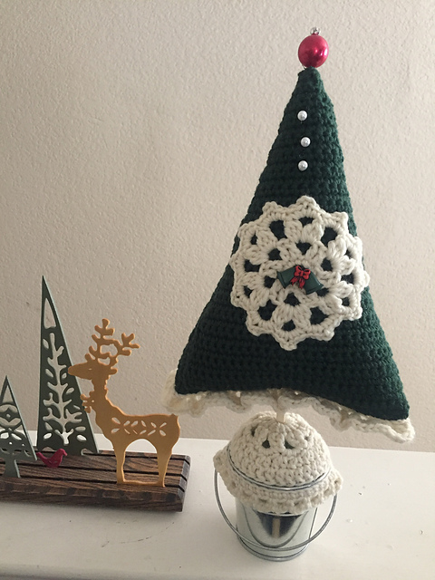 Ravelry: Triangle Christmas Trees pattern by Sharon Mann