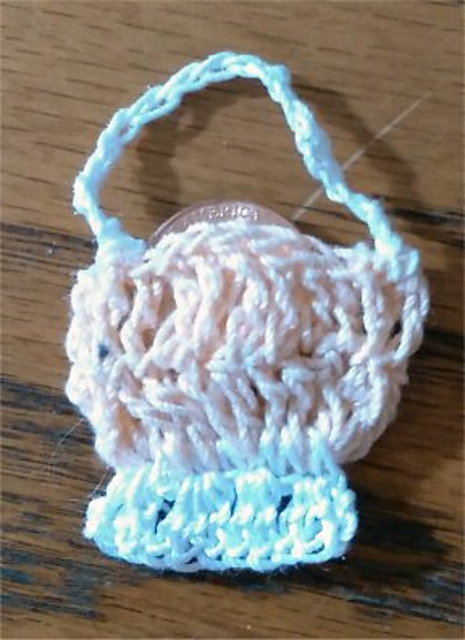 Ravelry: Lucky Penny Purse 01 pattern by Beth Bell