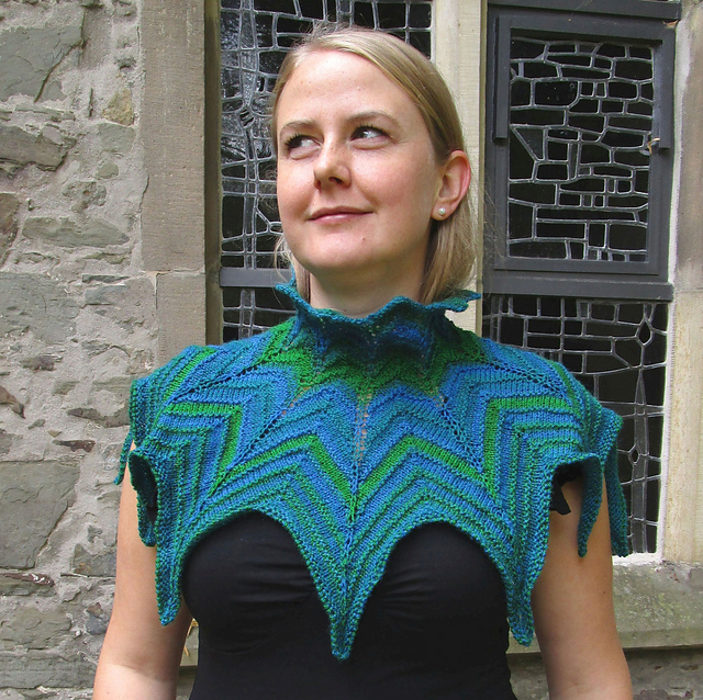 Ravelry: Dragon Cowl pattern by Beyenburgerin Design