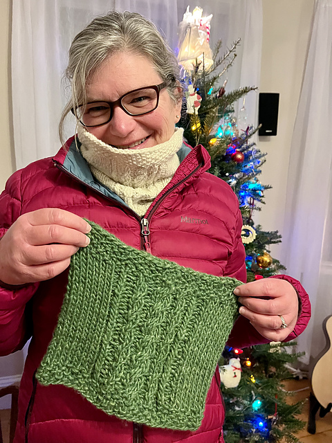 Ravelry: Hearth and Vines Cowl pattern by Alice Dunn Smith