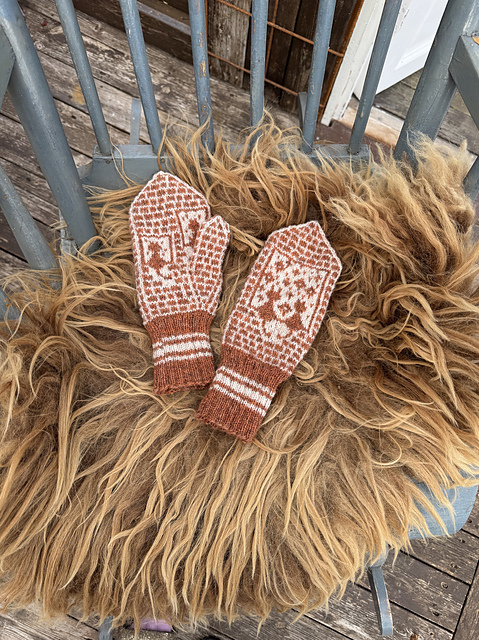 Ravelry: House of cats mittens pattern by Birkastrikk