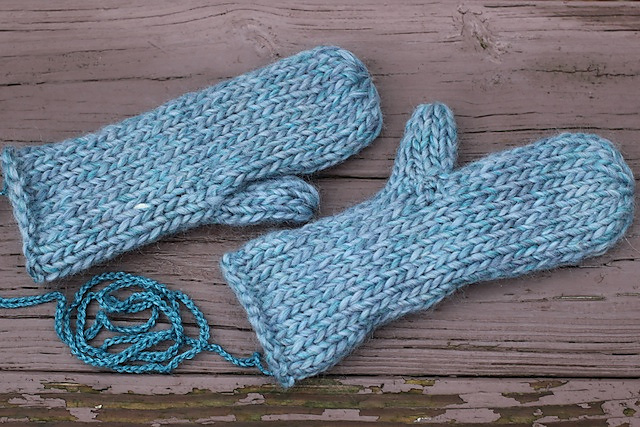 Ravelry: BizzySheep's Ash Mittens