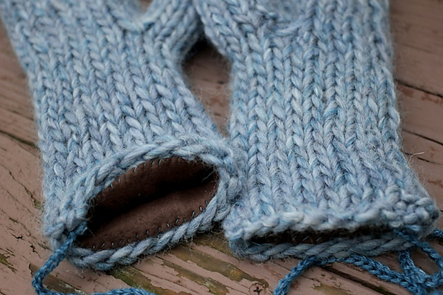 Ravelry: BizzySheep's Ash Mittens