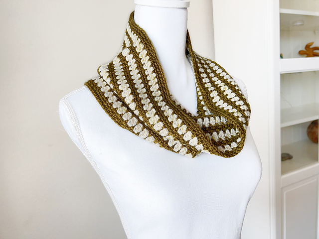 Ravelry: Riverstone Cowl pattern by Rachel Black