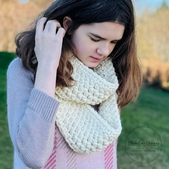 Ravelry: Sugarloaf Chunky Infinity Scarf pattern by Sonya Blackstone