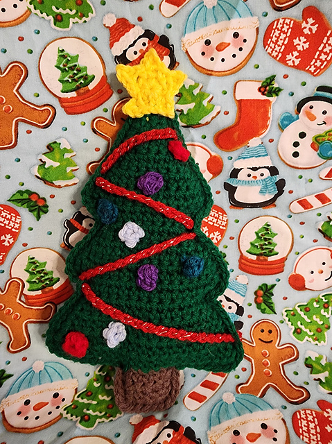 Ravelry: Christmas Tree Pillow pattern by Gabrielle Casares