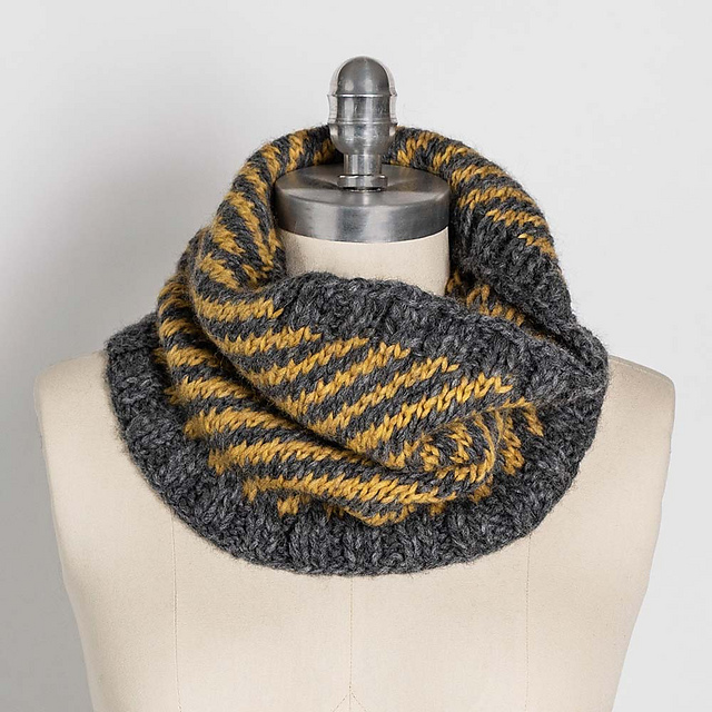 Ravelry: Hilton Head Cowl pattern by Nancy Ekvall