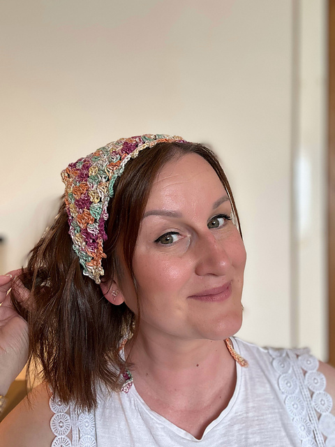 Ravelry: Seda Triangle Bandana pattern by Veronika Cromwell