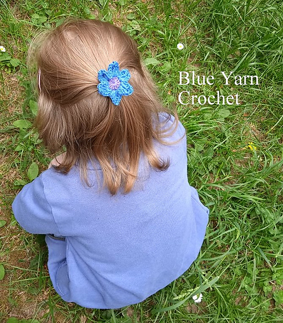 Ravelry: Flower Hairclip pattern by Enikő Karádi-Héder