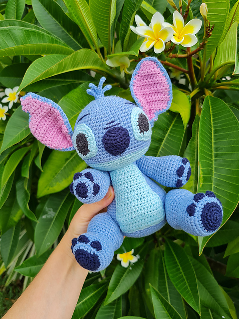 Ravelry: Stitch Blue Alien pattern by Oxana Davydova