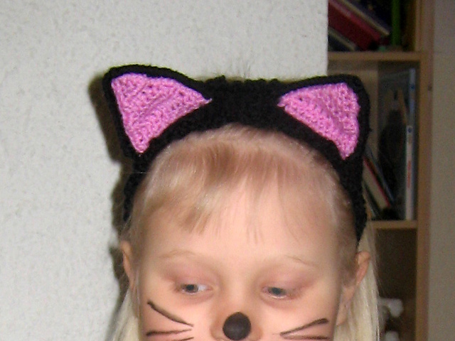Ravelry: Kitty Ear Headband pattern by Jennifer Wenchiarutti
