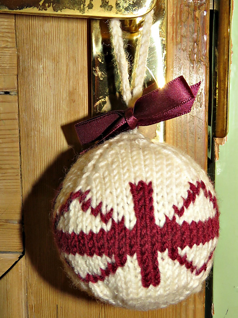 Ravelry: Union Jack Christmas Tree Ball pattern by Bonny Bonafilla