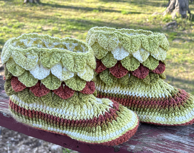 Ravelry: Mommy & Me Spring Leaves Boots pattern by Bonita Patterns