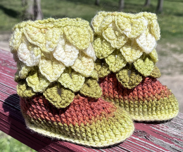 Ravelry: Mommy & Me Spring Leaves Boots pattern by Bonita Patterns