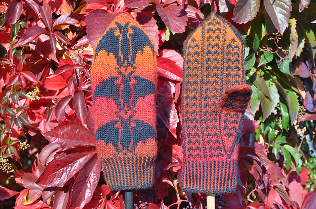 Ravelry: Bat Mittens pattern by Johanne Landin