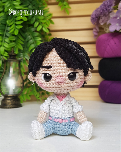 Ravelry: Jinu amigurumi (KPop Demon Hunters) pattern by Paola F. Sousa