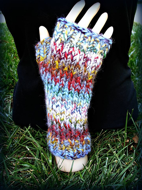 Ravelry: Mitts for Juliet pattern by Ruth Brasch