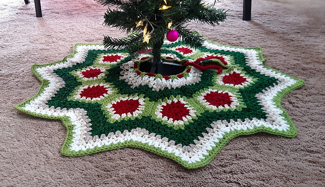 Ravelry: BrendaJT's Granny Ripple Tree Skirt