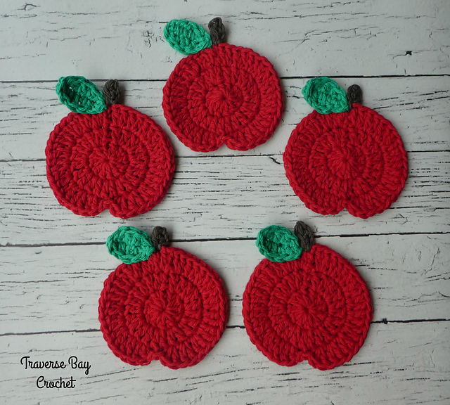 Ravelry: Apple coasters pattern by Laura Brian