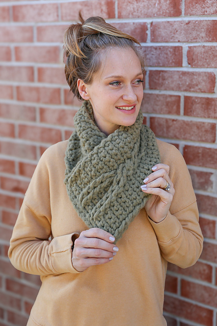 Ravelry: Chunky Cabled Cowl pattern by Brianna Iaropoli