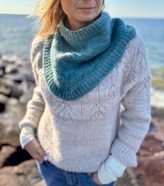 Ravelry: Tryst Cowl pattern by Brienne Moody