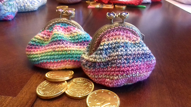 Ravelry: Kiss Lock Coin Purse pattern by Taunya Childers