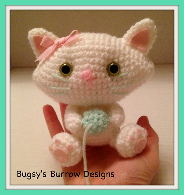 Ravelry: Sweetheart Kitty Cat pattern by Claire Knowland