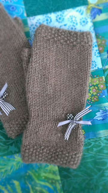 Ravelry: Buttonjar’s Mitts pattern by Julie Cashin